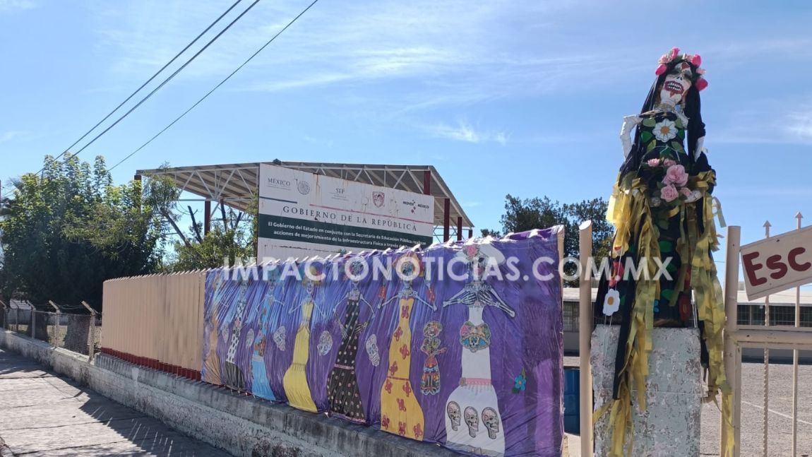 Exhiben adornos y catrinas por el Día de Muertos en la Esther Tapia de ...