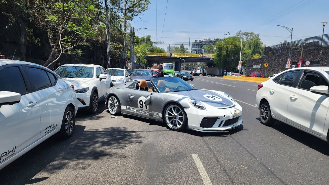 Por jugar a la Fórmula 1, terminó chocando a siete autos; no tiene ...