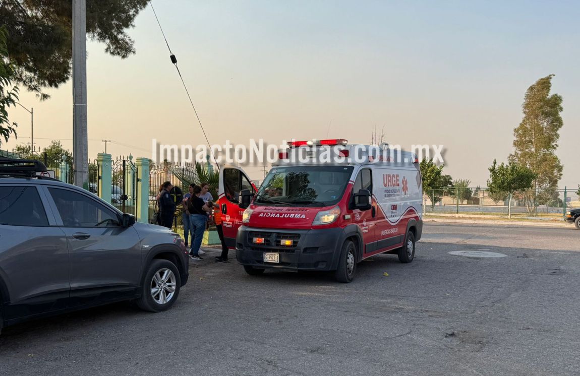 Choque entre moto vehículo deja a un joven y un bebé lesionados ...