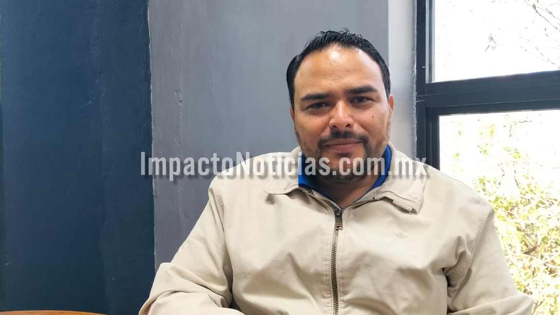 Familia de Lucha Villa realizó la donación de dos vestidos: profesor Humberto Silva ...