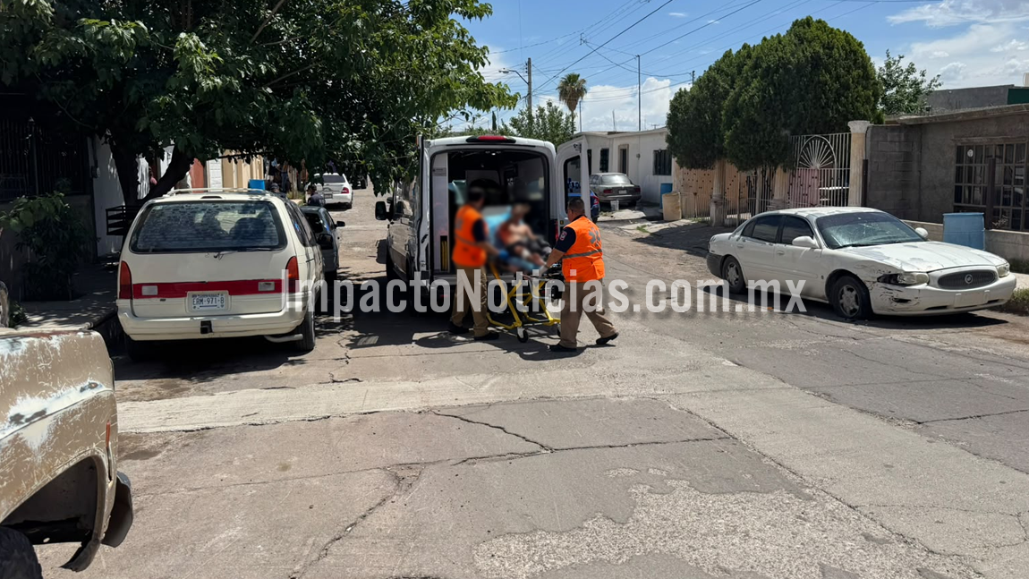 Por esquivar a motocicleta, impacta contra vehículo estacionado; hay un ...